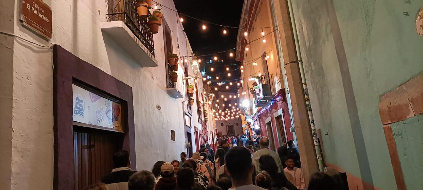 Reabren El Callejón Del Beso En Guanajuato
